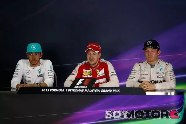 Lewis Hamilton, Sebastian Vettel dan Nico Rosberg pada sidang media FIA - LaF1