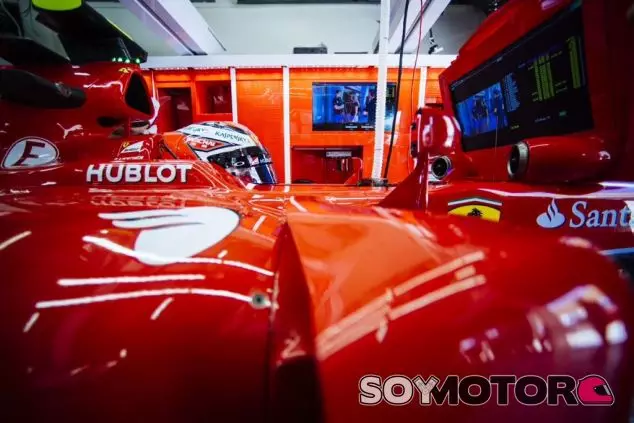 Kimi Räikkönen ninu apoti Ferrari lakoko Iṣe Ọfẹ ni Ilu Malaysia - LaF1