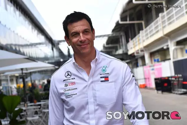 Toto Wolff i et filbilde - SoyMotor