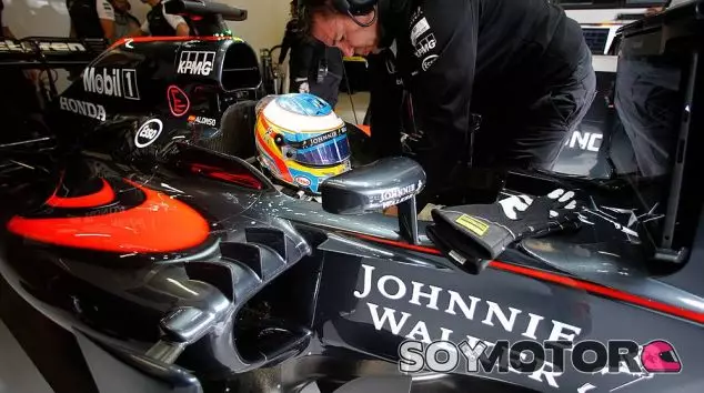 Fernando Alonso  په  McLaren box in Monaco - LaF1  کې دۍ