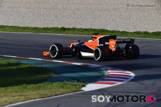 Fernando Alonso na Day 3 nke preseason na Circuit de Barcelona-Catalunya - SoyMotor