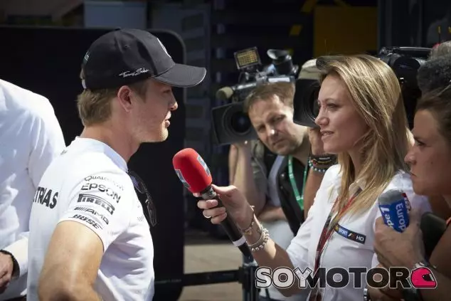 Nico Rosberg attending pencét - LaF1