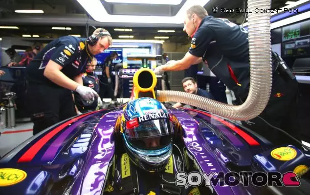 Sebastian Vettel sa Red Bull box sa China - LaF1