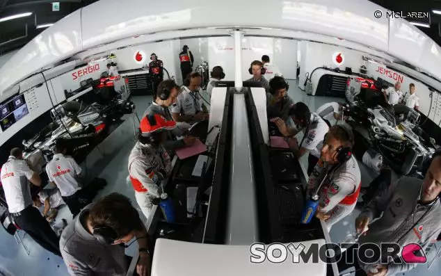 Interior kotak McLaren selama latihan GP Korea - LaF1