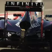 Sebastian Vettel a'r RB10 yn Bahrain - LaF1