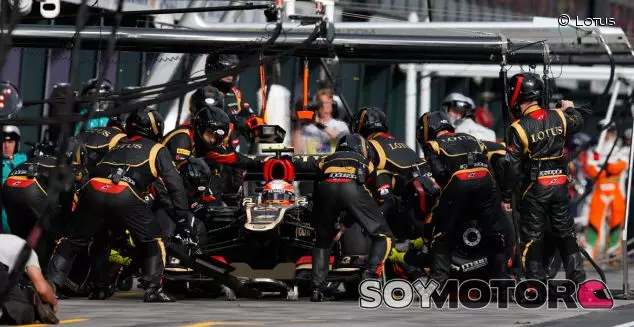 Romain Grosjean pitstop in Melbourne - LaF1