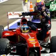 Mark Webber kaj Fernando Alonso en Singapuro - LaF1