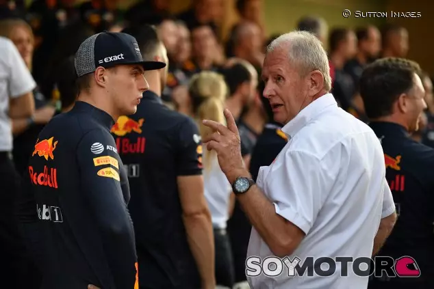 Max Verstappen dan Helmut Marko di Yas Marina