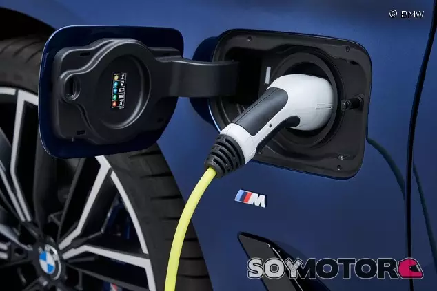 ព័ត៌មានលម្អិតនៃរថយន្ត BMW 5 Series, plug-in hybrid