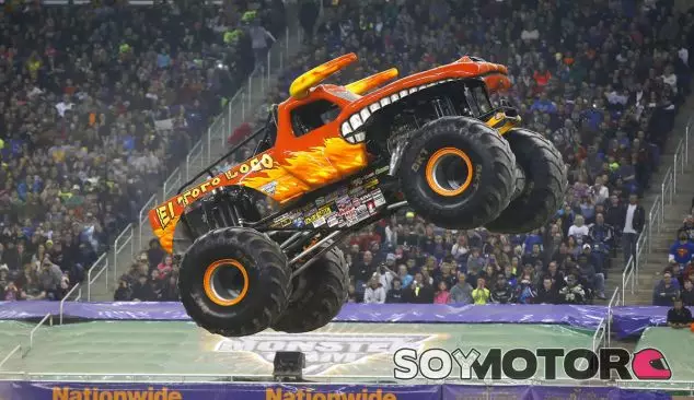 क्रेजी बुल मोन्स्टर ट्रक (Monsterjam.es) - SoyMotor माझ सबैभन्दा प्रशंसित सवारी साधनहरू मध्ये एक भएको छ।