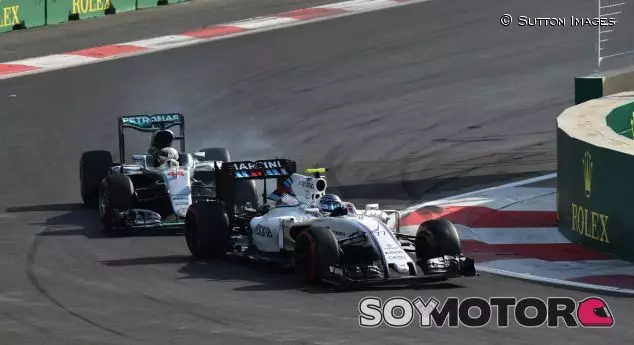 Bottas o flaen Hamilton yn ystod y Baku GP - SoyMotor