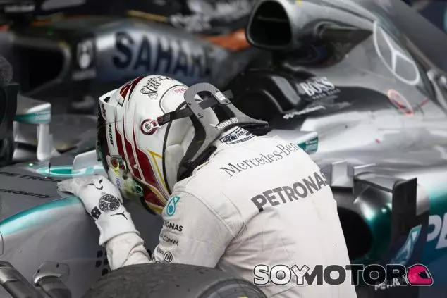 Hamilton betanket de auto dy't him direkt nei syn trije kear kampioenskip bringt - LaF1