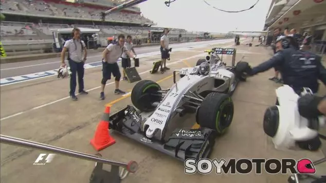 Valtteri Bottas te glise nan Pit-Lane la epi li prèske pran mekanik li devan - LaF1