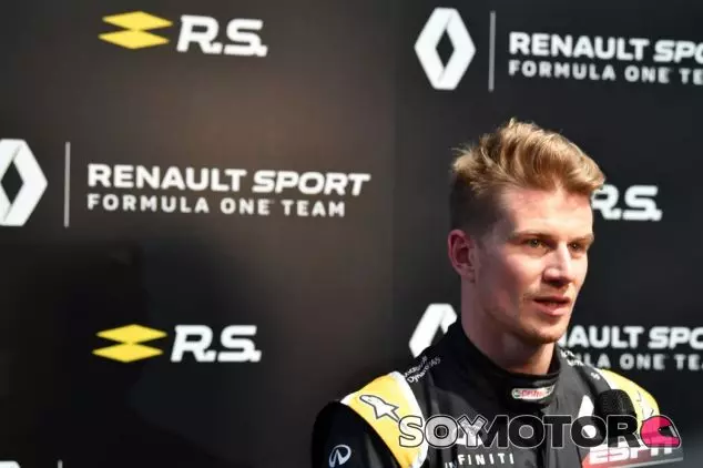 Ο Nico Hülkenberg στην παρουσίαση του RS17 - SoyMotor