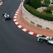 Lewis Hamilton และ Nico Rosberg ระหว่างการแข่งขัน Monaco Grand Prix - LaF1 . ครั้งล่าสุด