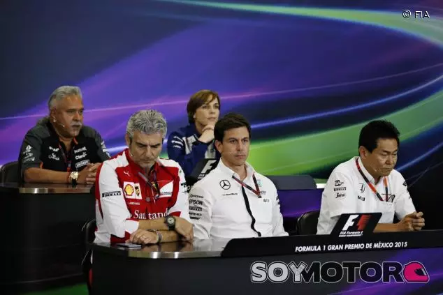 Arrivabene, Wolff and Arai sitting at the bottom, and Mallya and Williams at the top - LaF1