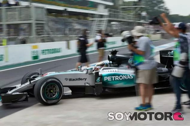 Rosberg Hamilton - LaF1 ට වඩා ඉදිරියෙන් පොල්ල ලබා ගනී
