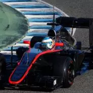 Fernando Alonso leo lên chiếc McLaren-Honda MP4-30 - LaF1.es