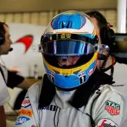 Eric Boullier at Fernando Alonso sa Abu Dhabi - LaF1