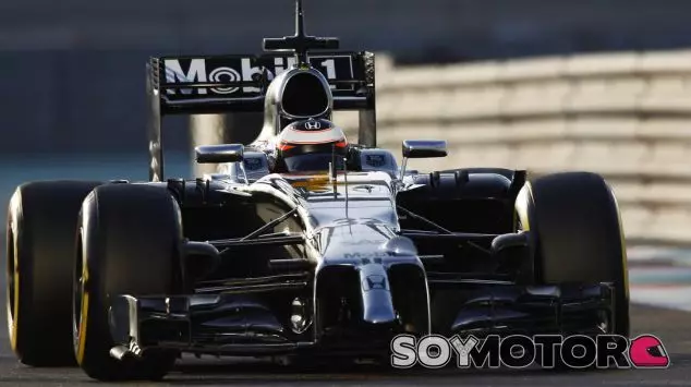 An McLaren-Honda MP4-29H ag scannánú in Abu Dhabi - LaF1.es