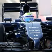 Felipe Massa nan Bahrain Pit Lane - LaF1