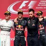 Daniel Ricciardo poseert met Nico Rosberg en Sebastian Vettel op het podium in Canada - LaF1