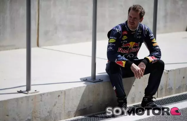 Sebastian Vettel, sit op die putmuur in Bahrein - LaF1