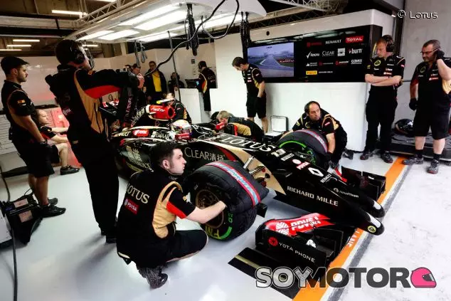 Moruti Maldonado ka lebokoseng la Lotus Chaena - LaF1