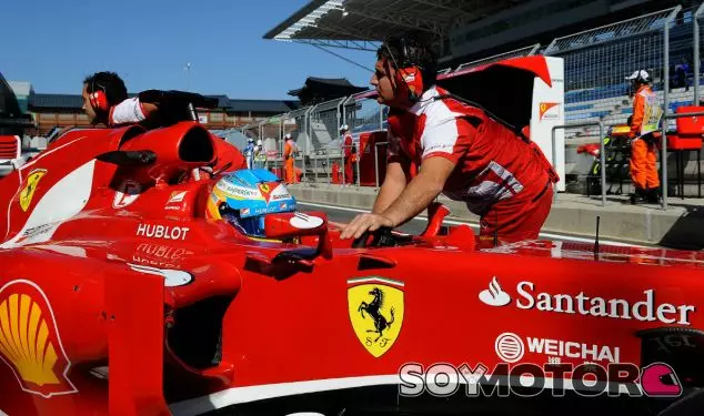 Fernando Alonso in de Koreaanse pitlane - LaF1