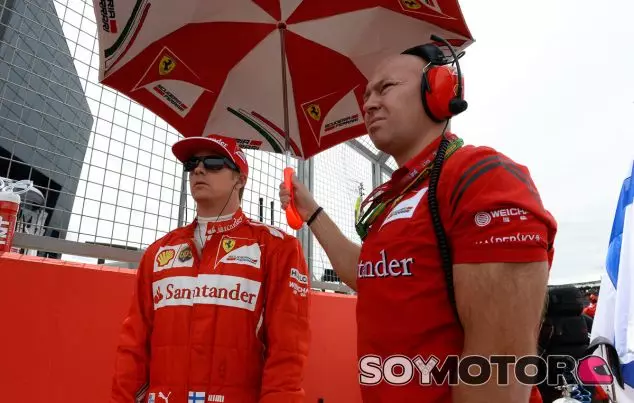 Kimi Räikkönen ing kothak wiwitan ing Silverstone - LaF1