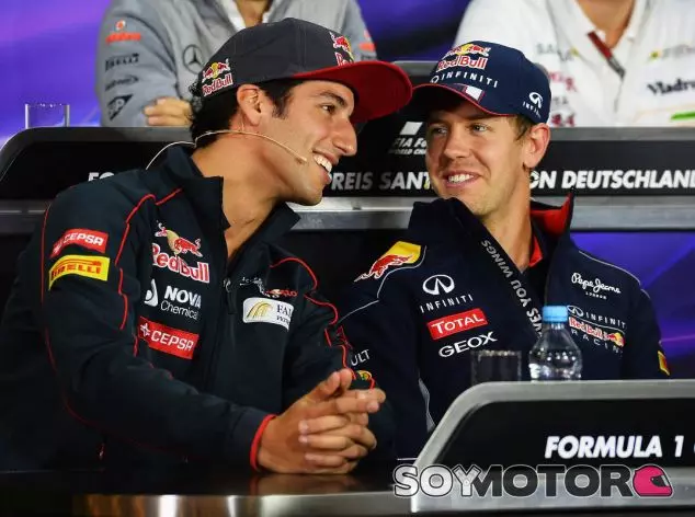 Daniel Ricciardo bersama Sebastian Vettel - LaF1