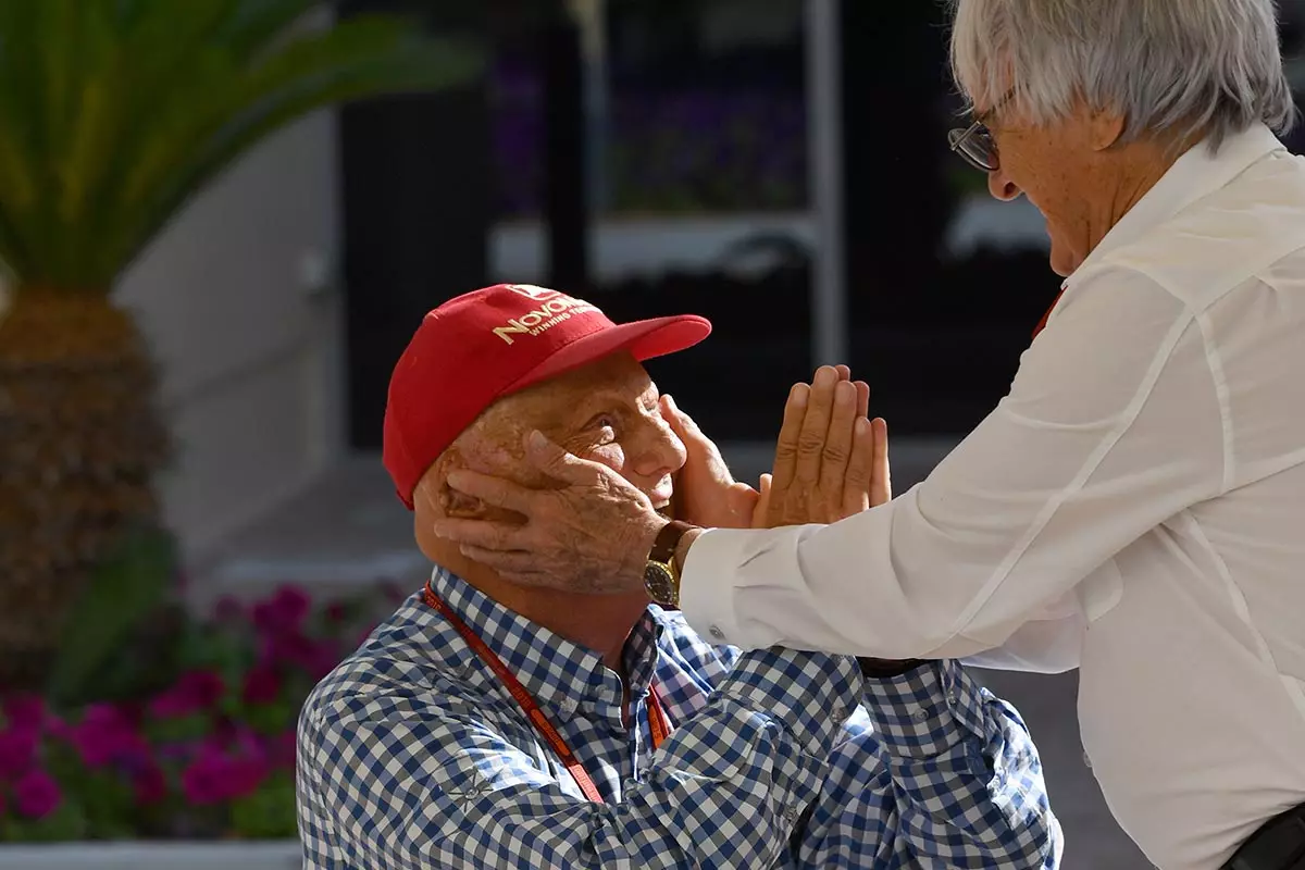 Formulo 1 reagas al la adiaŭo de Bernie Ecclestone