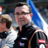 Eric Boullier podpisuje za McLaren kot direktor dirke