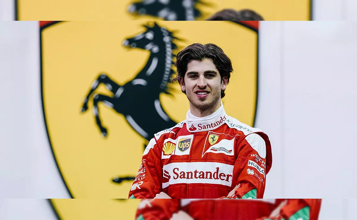 Antonio Giovinazzi già vestito da terzo pilota Ferrari