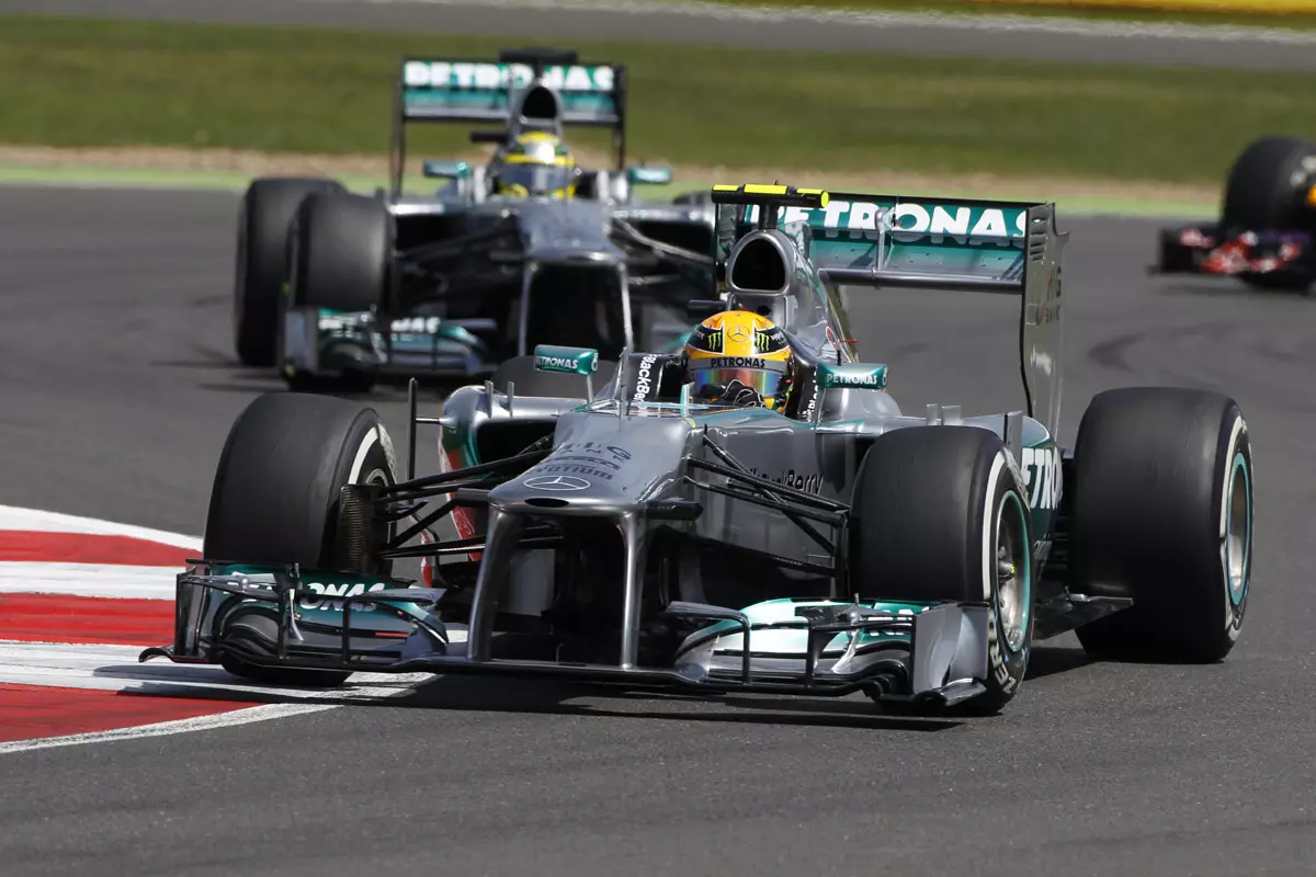 UMercedes ufuna ukuvavanya usuku lwesine lweSilverstone