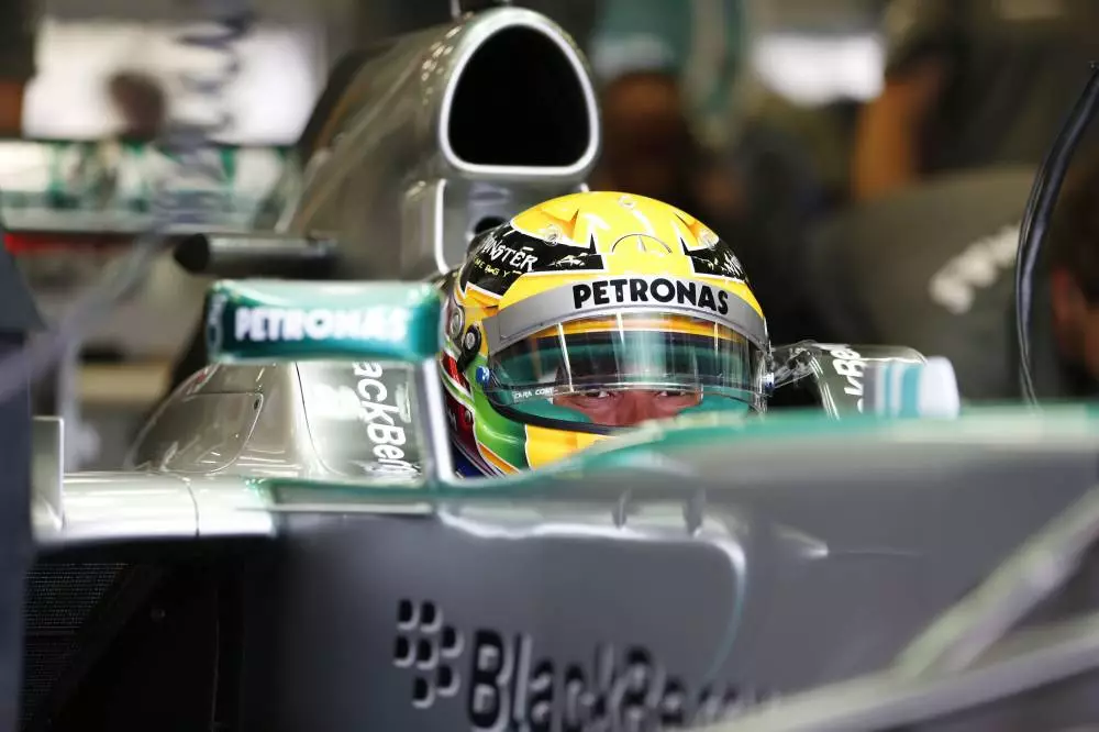 Hamilton fyè de reyalizasyon Mercedes ane sa a