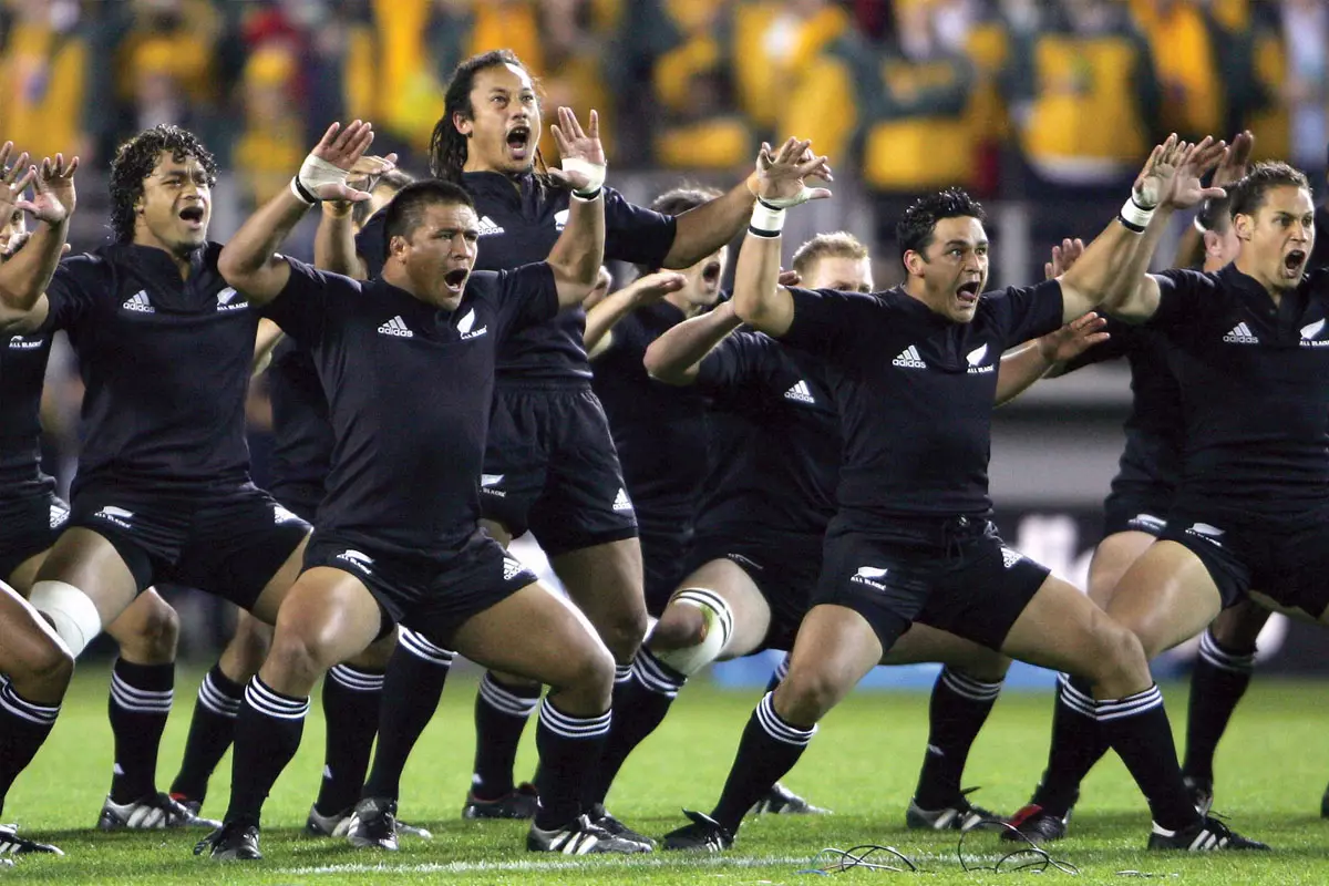 UMercedes uqesha isayikholoji ye-All Blacks ukugcina ubuzwilakhe bakhe