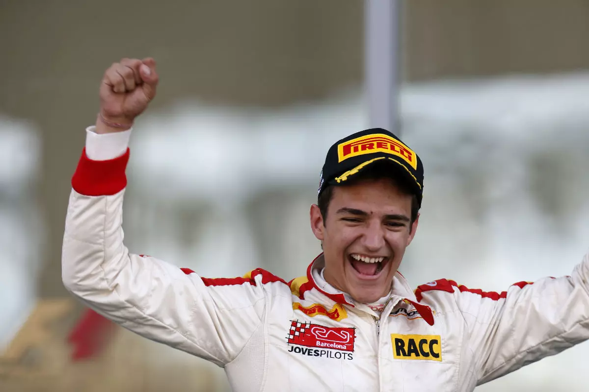 Alex Palou glänser i Abu Dhabi och vinner sitt första GP3-lopp