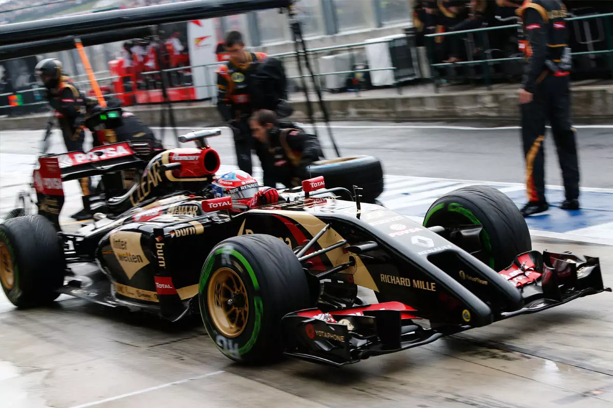 Horner glad att Lotus bytte till Mercedes-motorer