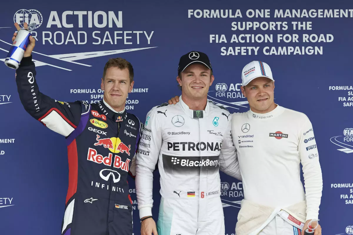 IMercedes kaHamilton iyacima kwaye iRosberg ithatha iPole