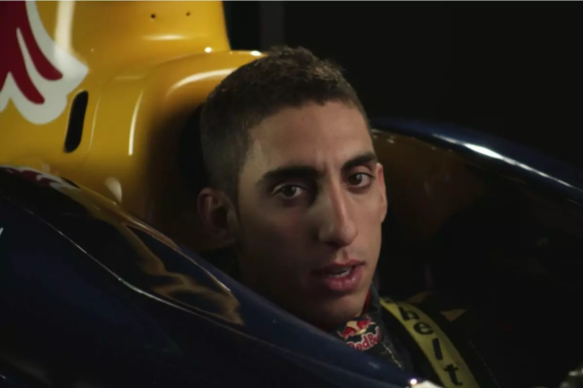 Buemi cihê xwe di simulatora Red Bull de diparêze