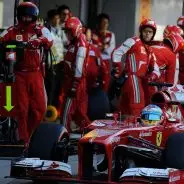 Fernando Alonso li Suzuka Pit Lane - LaF1