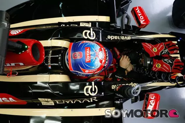 Romain Grosjean 在馬來西亞 GP - LaF1 練習期間的 E22