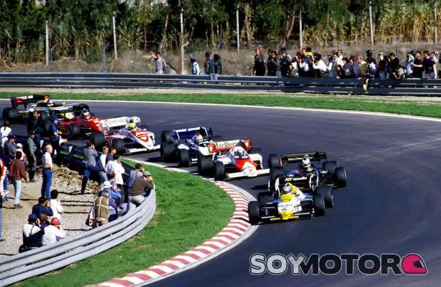 Alain Prost, Niki Lauda dan Ayrton Senna membentuk podium Portugal 1984 - LaF1