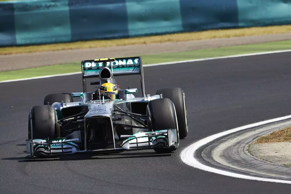 Hamilton uživa v F1 zaradi tveganja, ki ga še vedno nosi