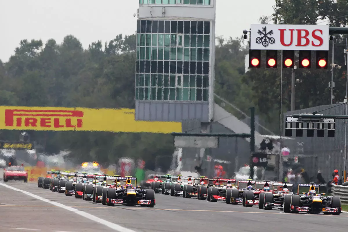 Pirelli ที่มีความแข็งและปานกลางสำหรับความเร็วสูงของMonza