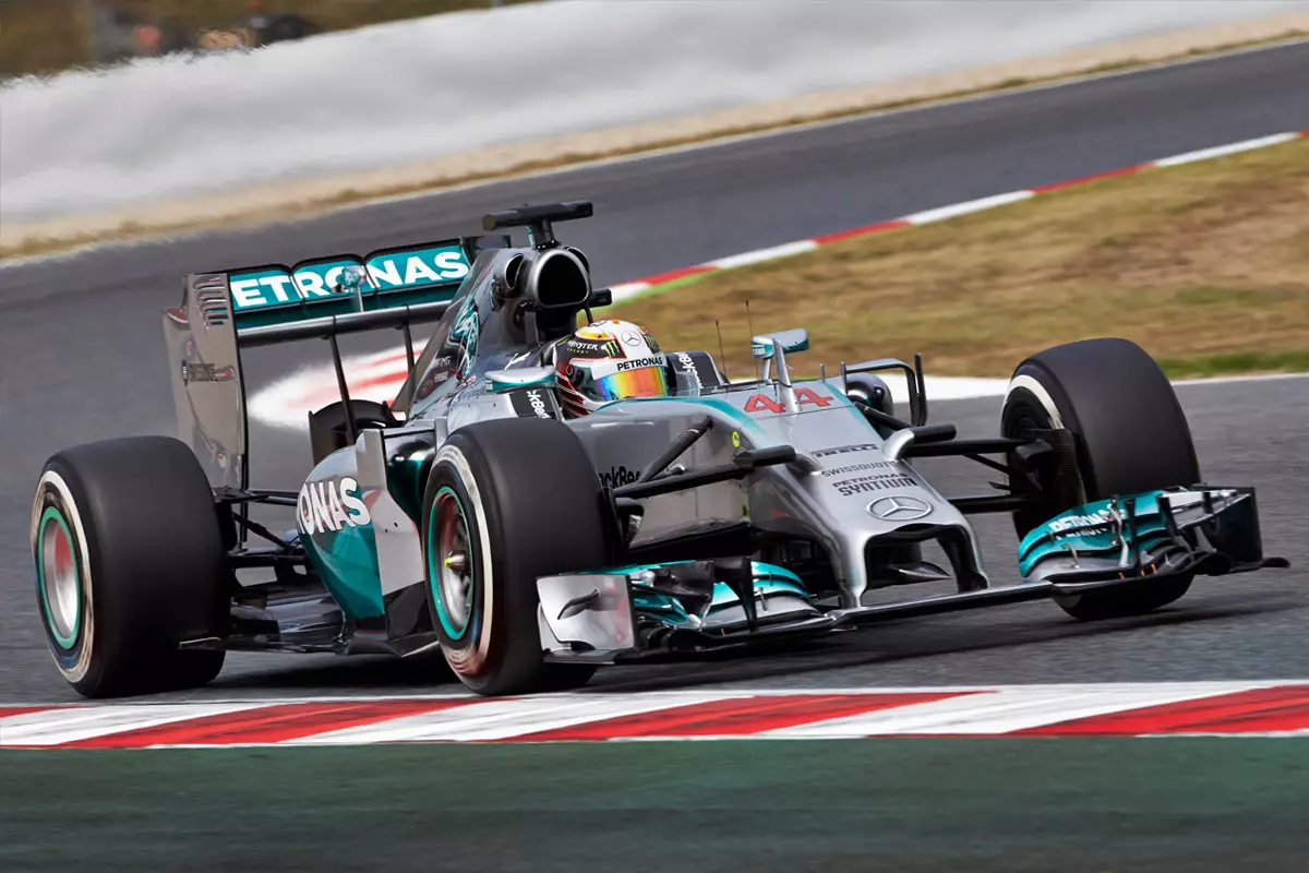 Mercedes ag GP na Spáinne F1 2014: Dé Sathairn