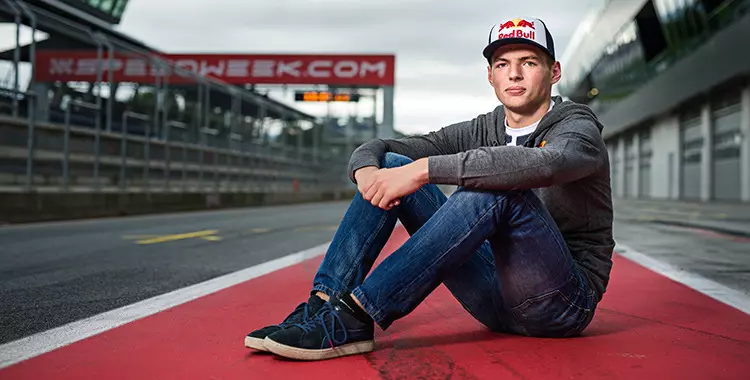 Max Verstappen သည် 2015 ခုနှစ်တွင် Toro Rosso နှင့် F1 တွင် ပွဲဦးထွက်ခဲ့သည်။