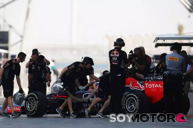 Daniel Ricciardo yn ystod profion Bahrain - LaF1