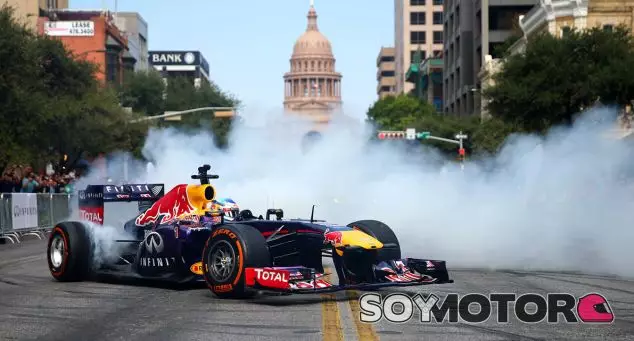 Vettel és Ricciardo szórakozik egy kiállításon Austinban - LaF1.es